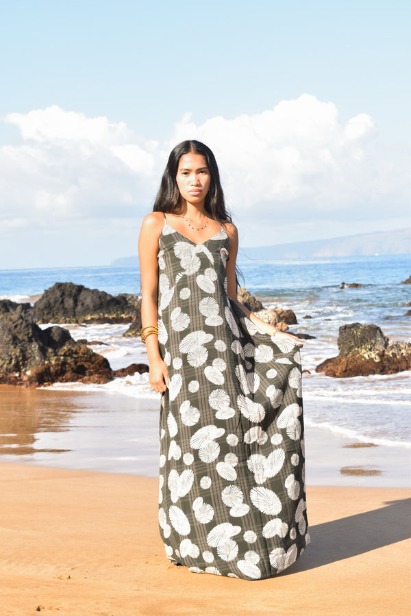 Wahine ‘Opihi Maxi Dress – Pilikino Lole Aloha